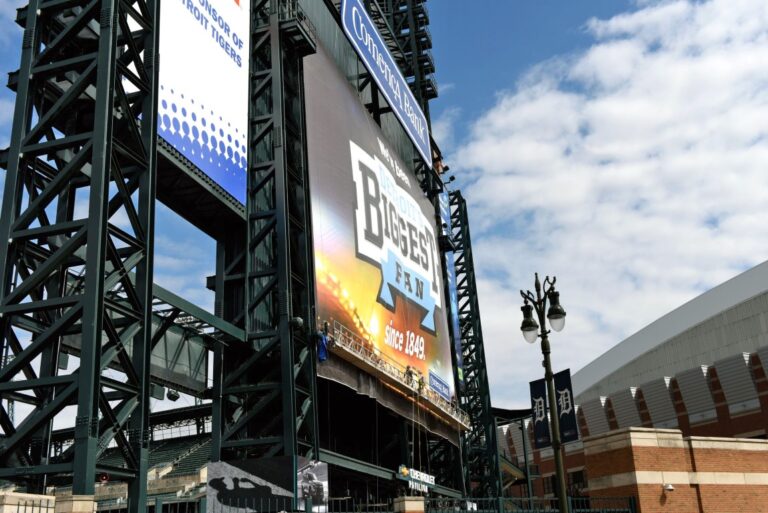 Airports & Stadiums - Power Climber